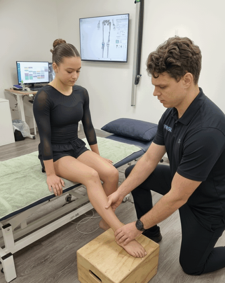 49) Finger Fracture Recovery with Physiotherapy - XPHYSIO